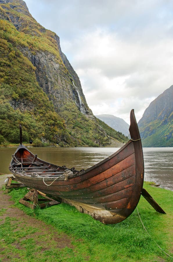 Altes Wikinger-Boot in Norwegen Stockfoto - Bild von reise, norwegen ...