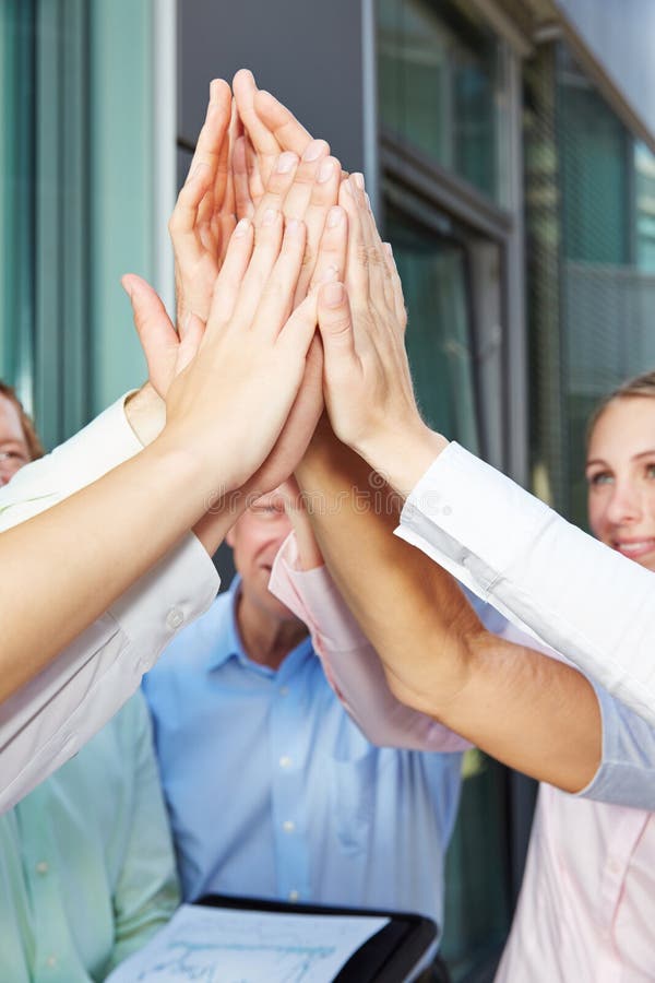 Alto Cinco El Aplaudir De Muchas Manos Imagen de archivo - Imagen de ...