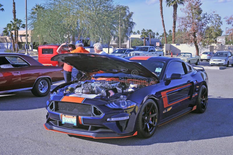 Ford Mustang modificado imagen editorial. Imagen de elegante - 71504230