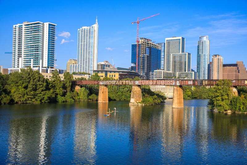 Austin Skyline imagen de archivo. Imagen de apartamentos - 77802341