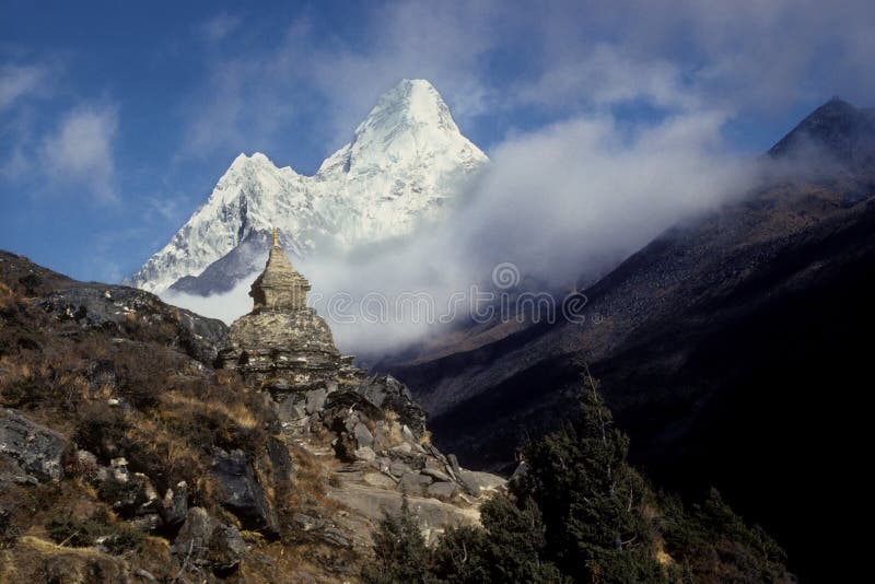 Ama Dablam 6858 m stock image. Image of alpinism, himalaya - 12131107