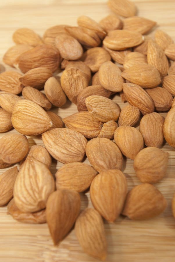 Amandel stock foto. Image of amandelen, naughty, nave - 27630910