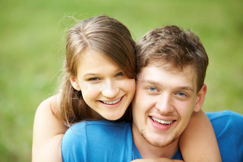 Estudiantes Universitarias Hermosas Imagen de archivo - Imagen de ...