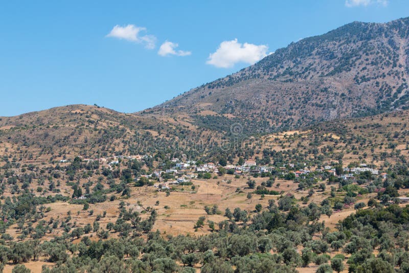 Amari-Tal in Kreta Mit Bäumen Und Bänke Griechenland Stockfoto - Bild ...