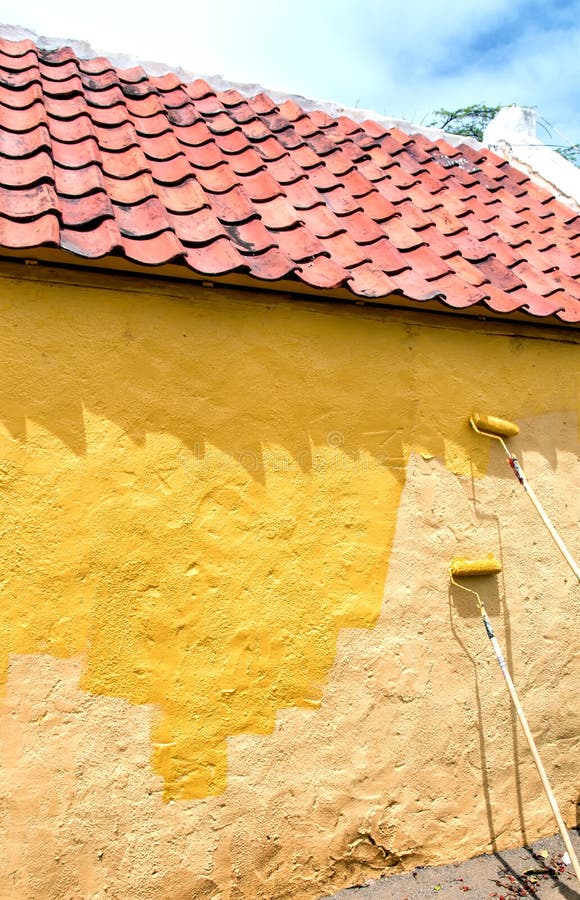 Casa colonial amarilla imagen de archivo. Imagen de hermoso - 44069369