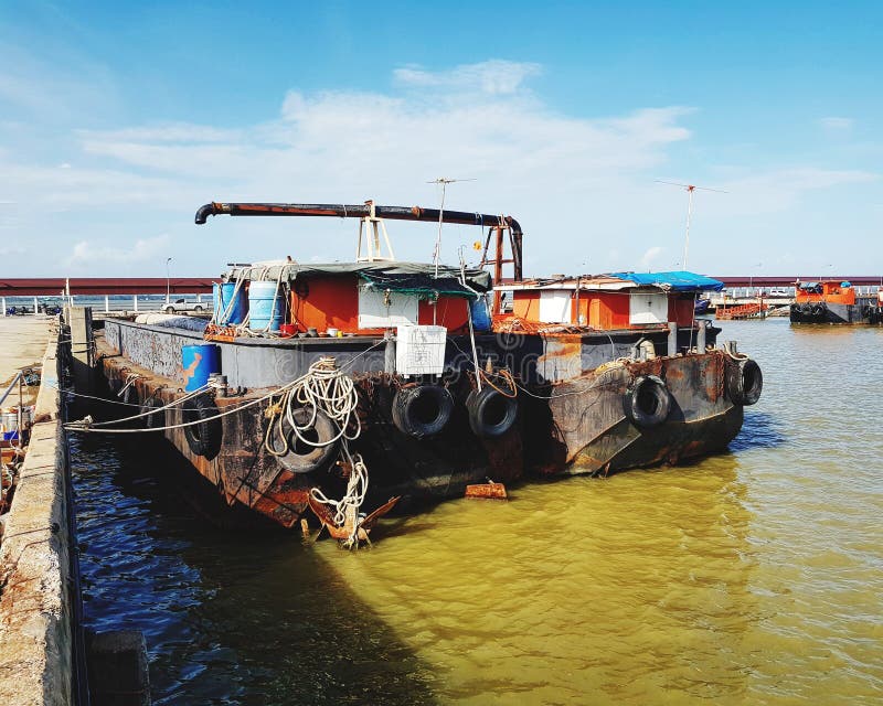 Amarrage Des Navires Au Port Image stock - Image of transport ...