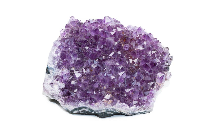 Amatistas De Piedra Minerales Macras En La Roca En Un Cierre Blanco Del ...