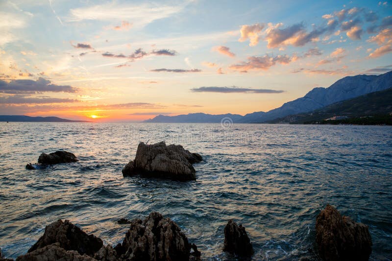 Amazing Beach Sunset with Endless Horizon and Incredible Foamy Waves ...