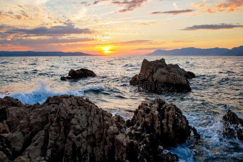 Amazing Beach Sunset with Endless Horizon and Incredible Foamy Waves ...
