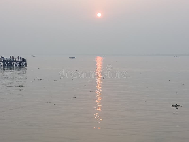 Amazing Sun Set Pic Captured Stock Image - Image of wing, sunlight ...