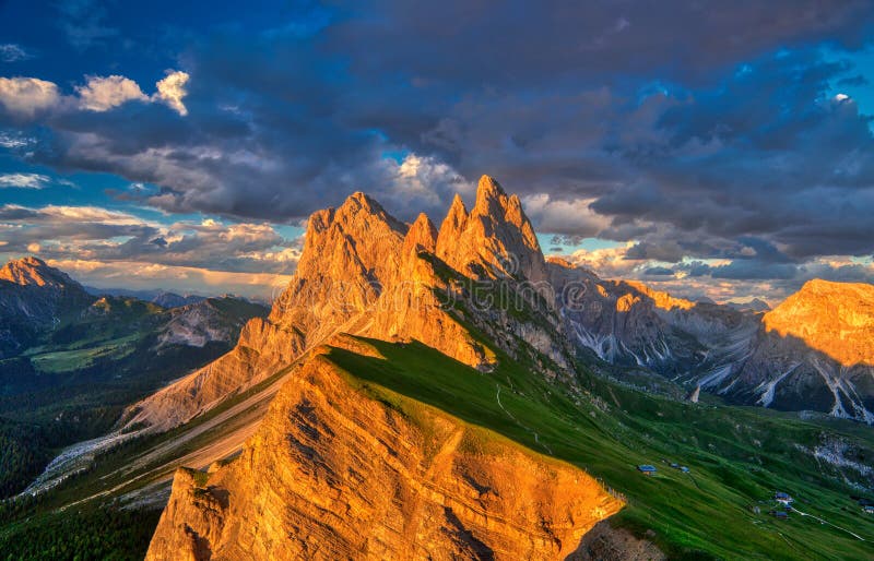 Seceda Summit at Sunset. View of Odle Mountain Range in Dolomites Stock ...