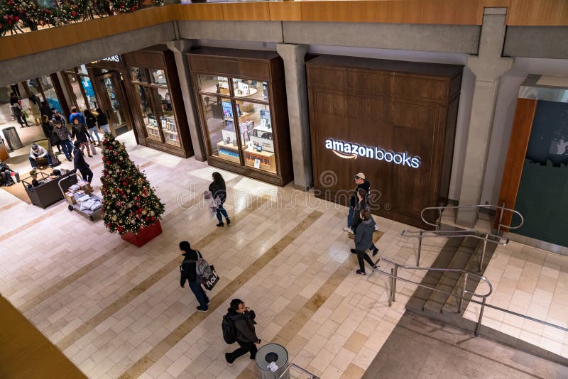 Amazon Books Store at the Mall Editorial Image - Image of bookshelf ...