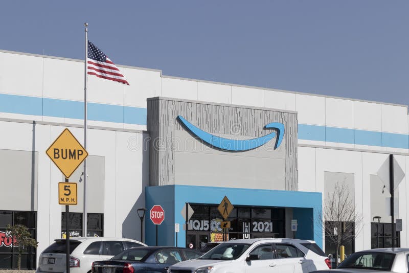 Amazon.com Fulfillment Center Editorial Image - Image of zappos ...