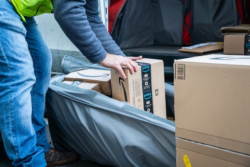 Amazon delivery editorial photography. Image of post - 172100007