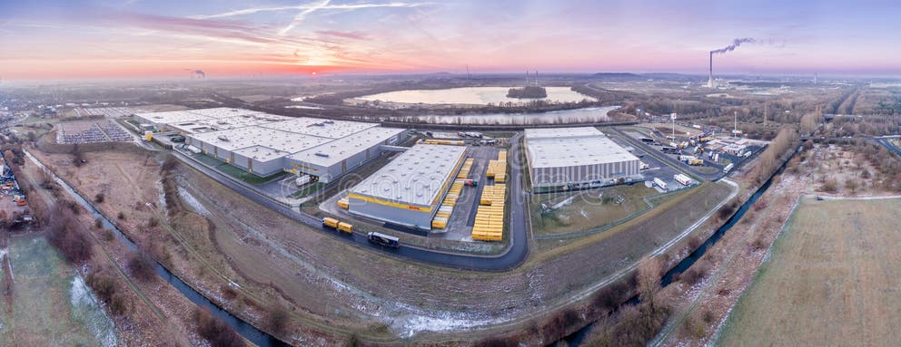 Amazon distribution center editorial image. Image of industrial - 85051215