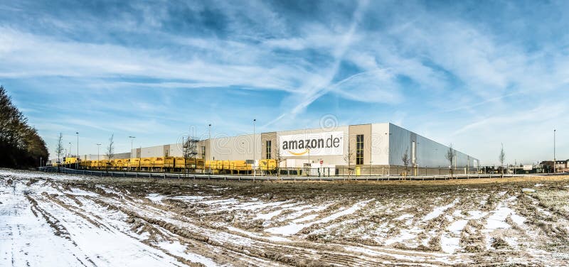 Amazon distribution center editorial photo. Image of online - 85020341