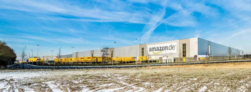 Amazon distribution center editorial photo. Image of retailer - 85053836
