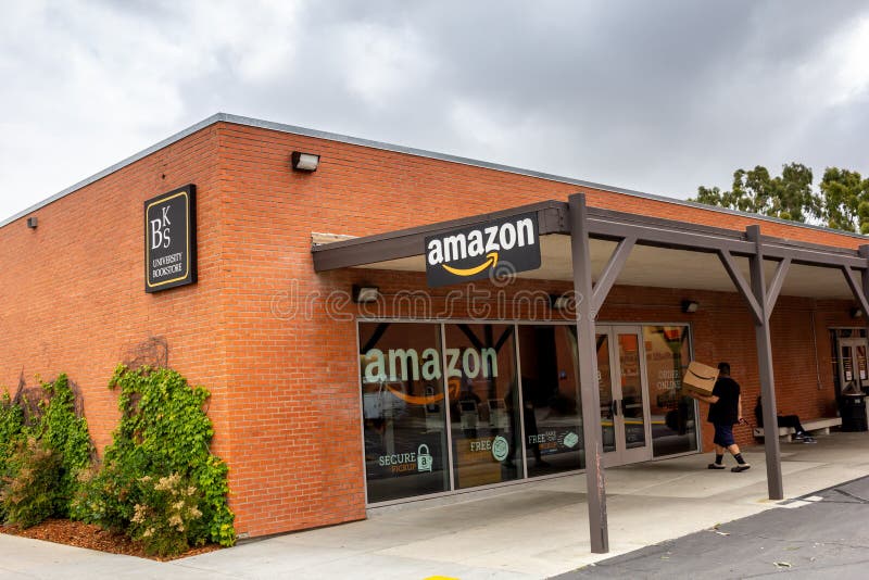 Amazon retail at college editorial photo. Image of building - 166696251