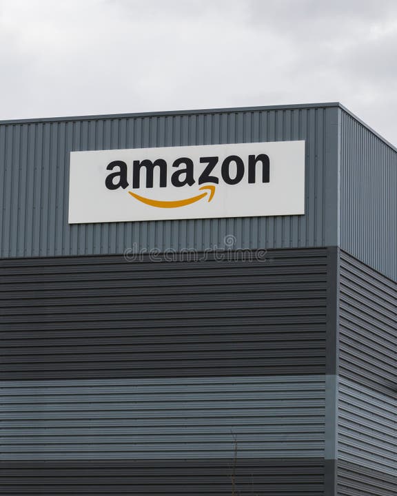 Amazon warehouse editorial stock image. Image of sign - 99449524