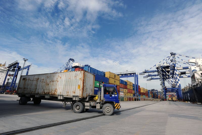 Ambarli port, Istanbul redaktionell arkivbild. Bild av - 51792667