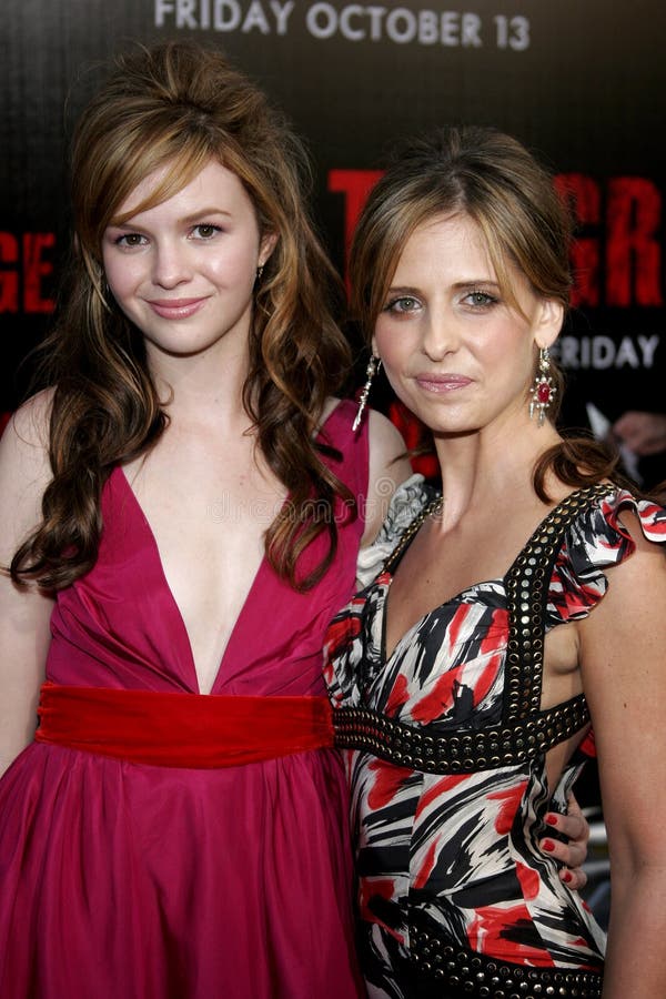 Amber Tamblyn Und Sarah Michelle Gellar Redaktionelles Stockfoto - Bild ...