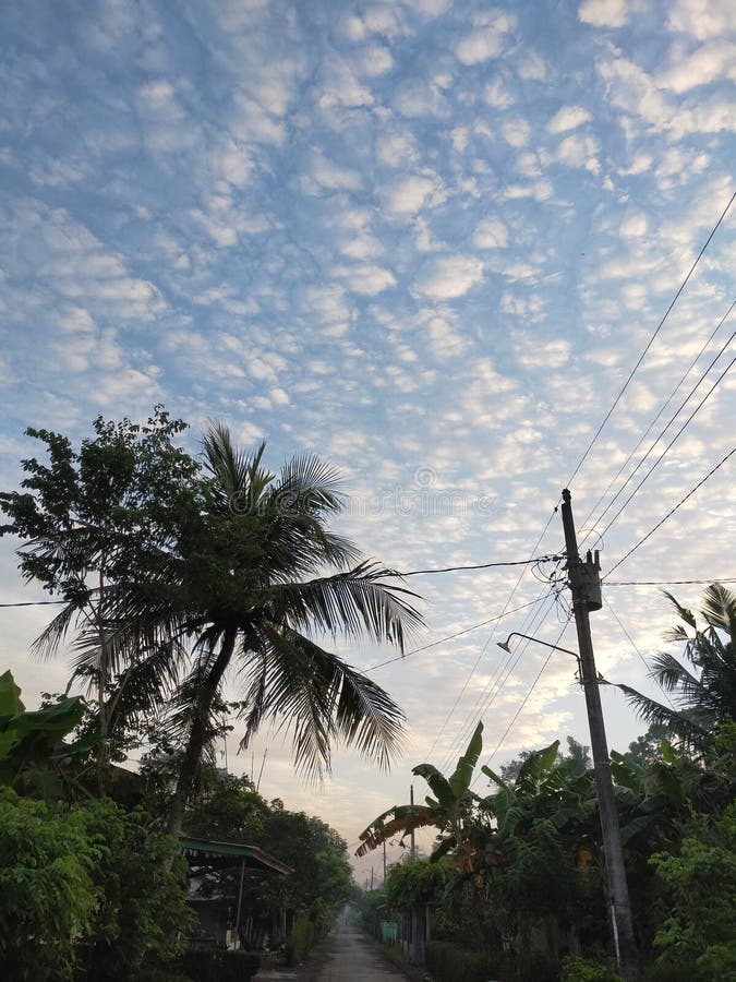 Ambiente Diurno En El Pueblo Foto de archivo - Imagen de aldea, cielo ...