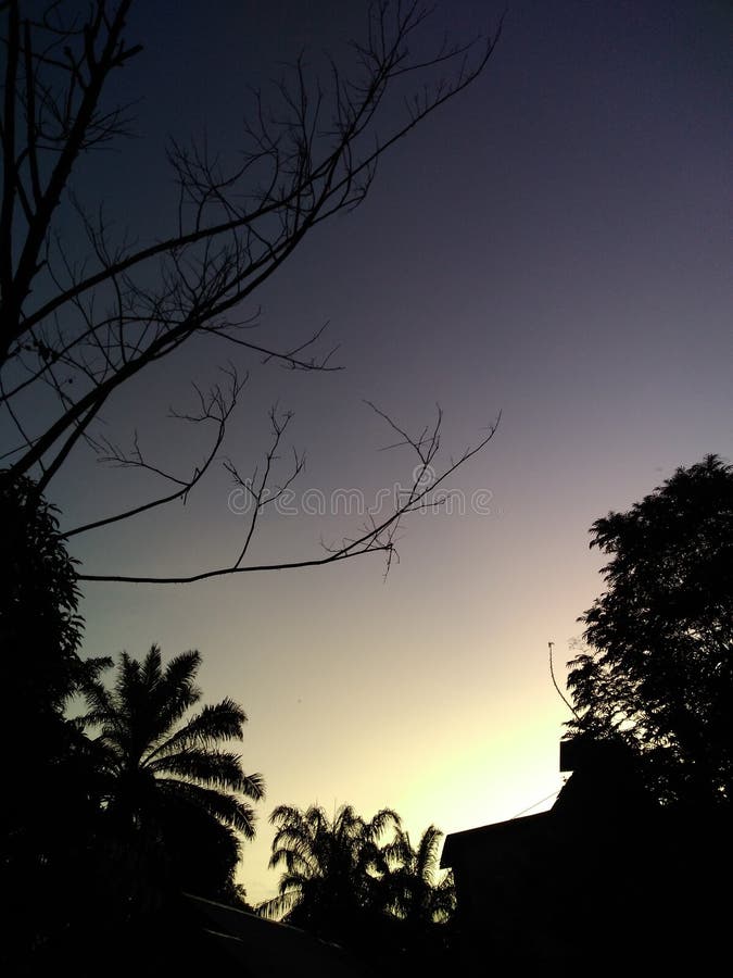 Ambiente Matutino En El Pueblo Imagen de archivo - Imagen de oscuridad ...