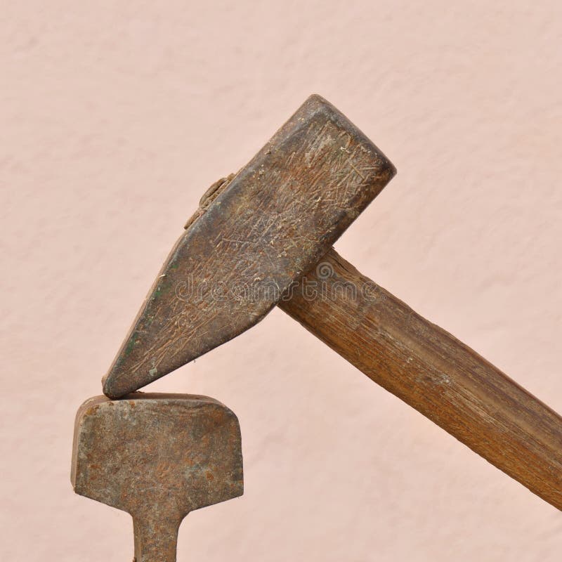 Amboss und Hammer stockfoto. Bild von holzhammer, eisen - 16109518