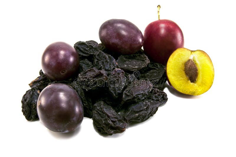 Ameixa Seca Sobre Fundo Branco Foto de Stock - Imagem de fundos ...