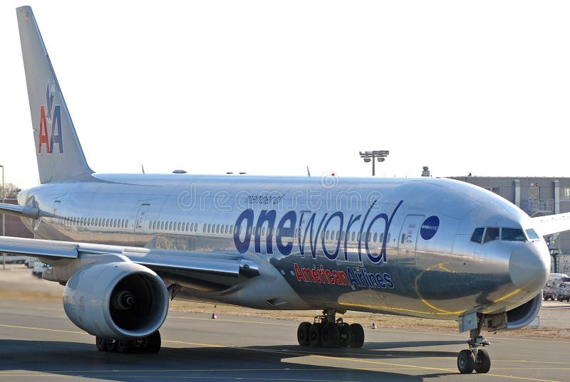 American Airlines B777 editorial photography. Image of machine - 20680557