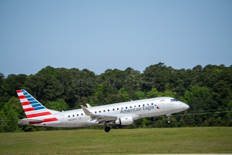 American Airlines Jet Landing. Editorial Photography - Image of ...