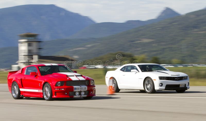 American cars racing editorial image. Image of paning - 27032825