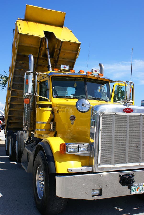American tipper truck editorial stock image. Image of yellow - 23726614
