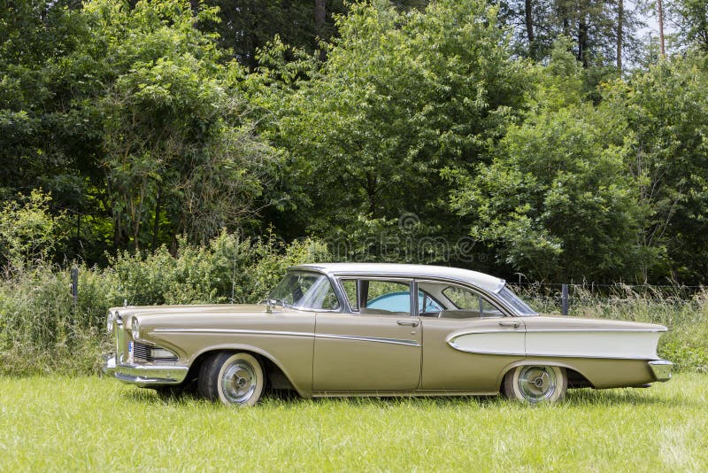 Side View of American Classic Car Stock Image - Image of headlamp ...