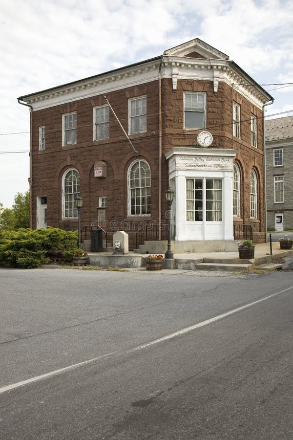 Americana brick building editorial photo. Image of keystone - 27079466