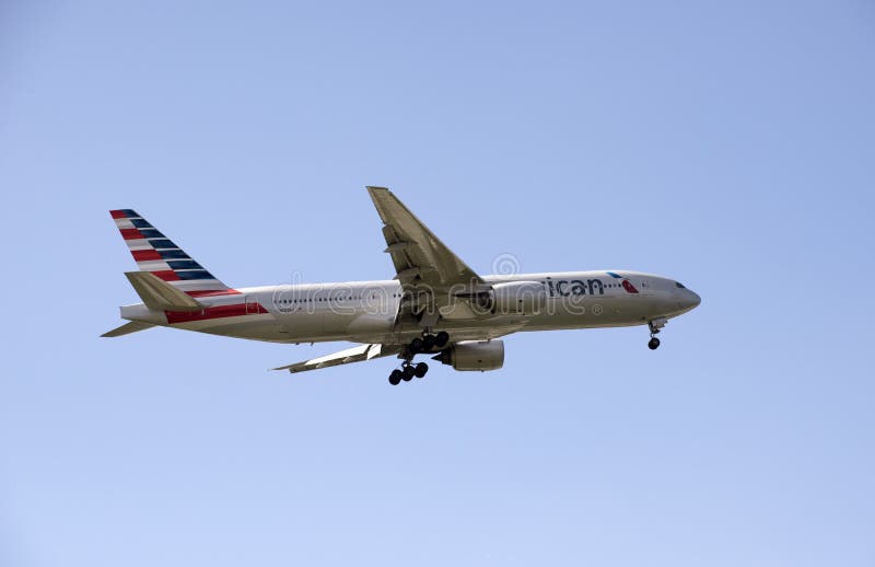 Americano Boeing 757 imagen editorial. Imagen de aeroplano - 110783760