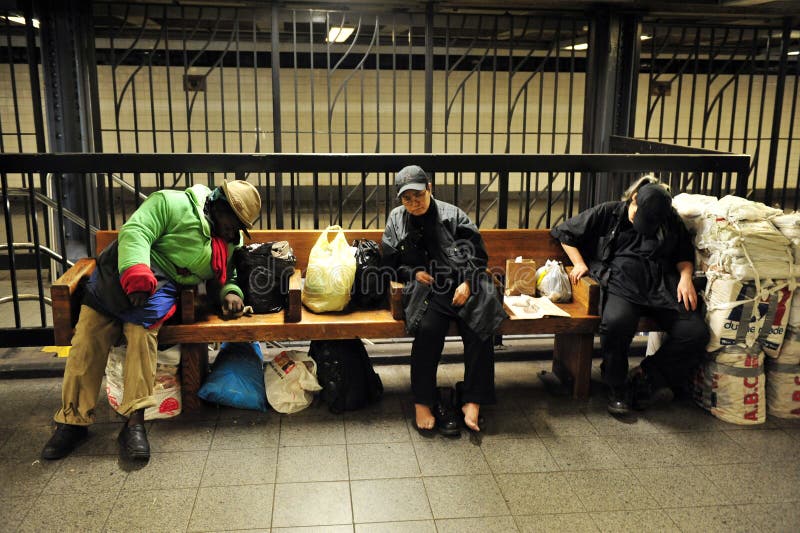 Amerikaanse daklozen redactionele fotografie. Image of miserabel - 32876407