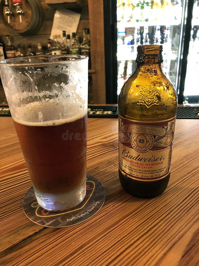 AMERIKANER-BUDWEISER-BIER in USA Redaktionelles Stockfoto - Bild von ...