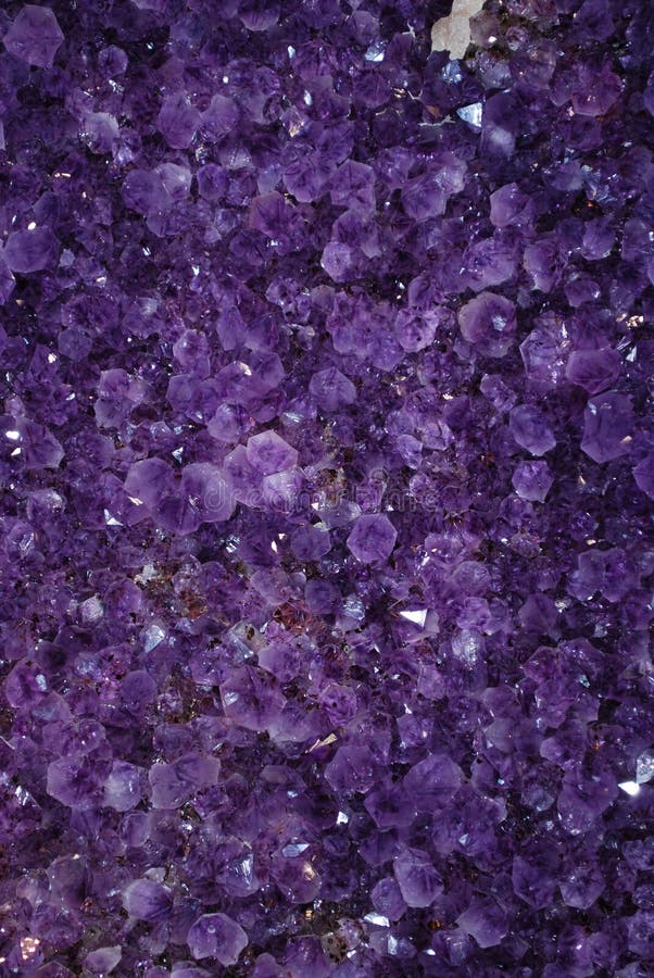 Amethyst Mineral stockbild. Bild von amethyst, leuchte - 27109995
