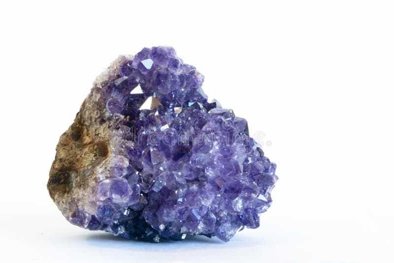 Geode Di Ametista, Sfondo Nero Fotografia Stock - Immagine di ...