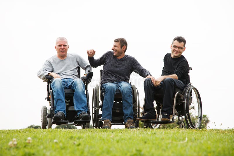 Hombre discapacitado joven imagen de archivo. Imagen de hombre - 94297897