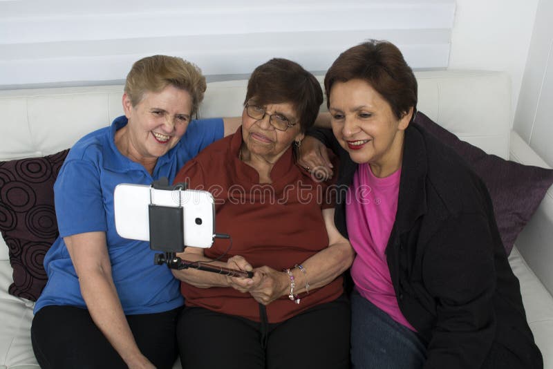 Señora mayor hermosa foto de archivo. Imagen de mayor - 93803866