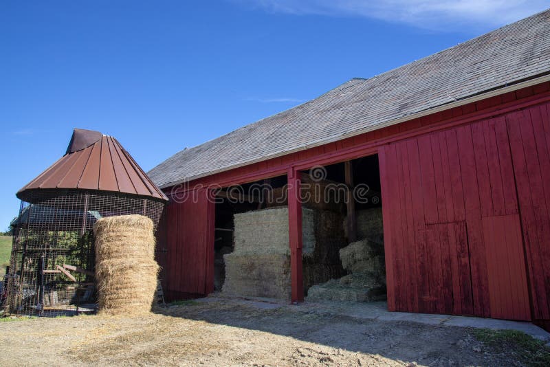 Amish red barn stock photo. Image of america, fence - 162546954