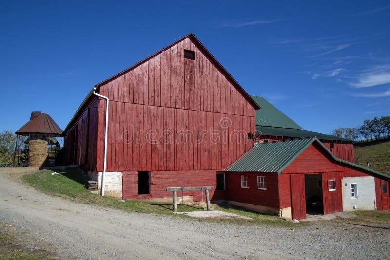 Amish red barn stock photo. Image of blue, architecture - 162546866