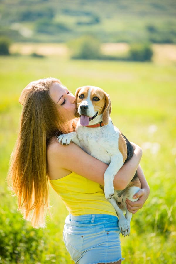 Amor al perro imagen de archivo. Imagen de perro, goce - 70328493