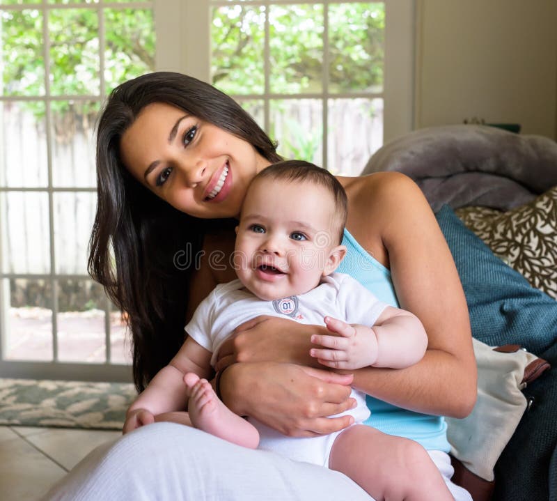 Amor del bebé foto de archivo. Imagen de bebé, belleza - 41623796