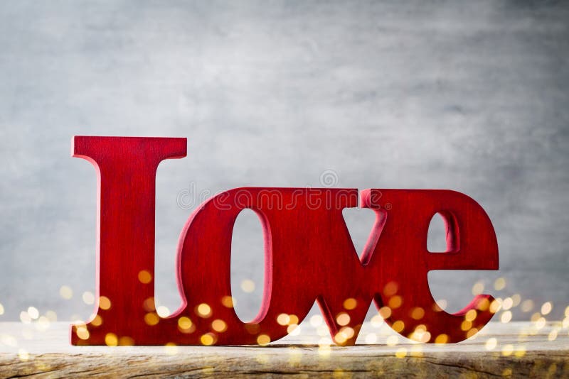 Amor Mensaje Del Amor Con Las Letras De Madera Rojas Imagen de archivo ...