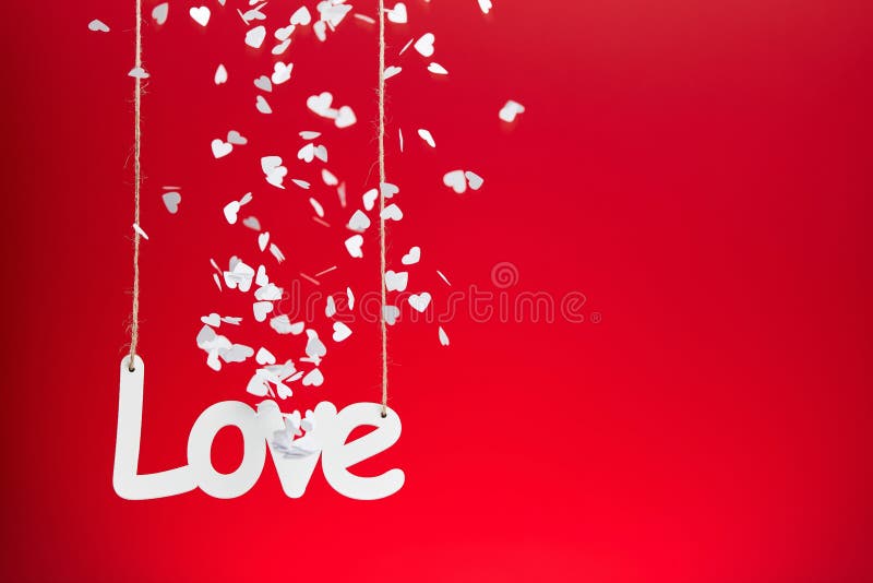Amor No Fundo Vermelho Com Confetes Foto de Stock - Imagem de fevereiro ...