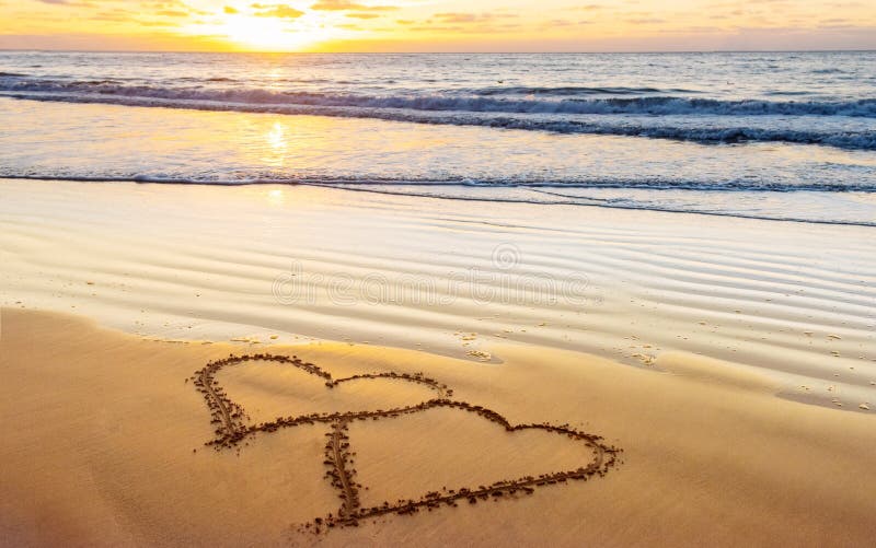 Amore, Cuore Sulla Spiaggia Del Mare Immagine Stock - Immagine di ...