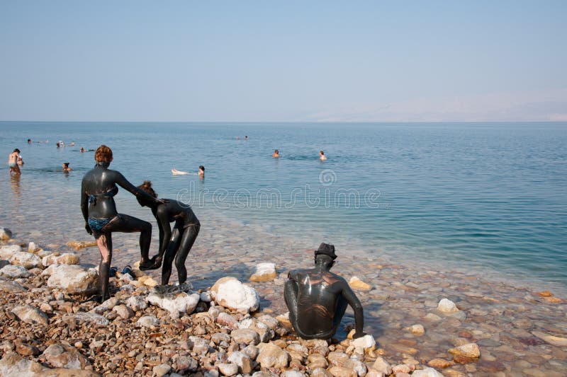 Amoureux De Boue De Mer Morte Photo éditorial - Image du nageur, rivage ...